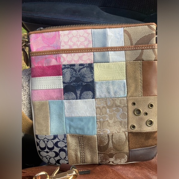 Coach | Bags | Coach Patchwork Crossbody Gold Signature Swingback Bag ...